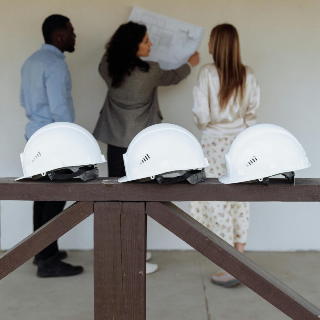 10 Essential Tips for Effectively Managing Contractors- Betternship